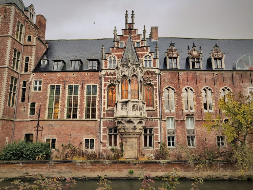The Castle of Arenberg: Five centuries of the Arenbergs in Leuven ...